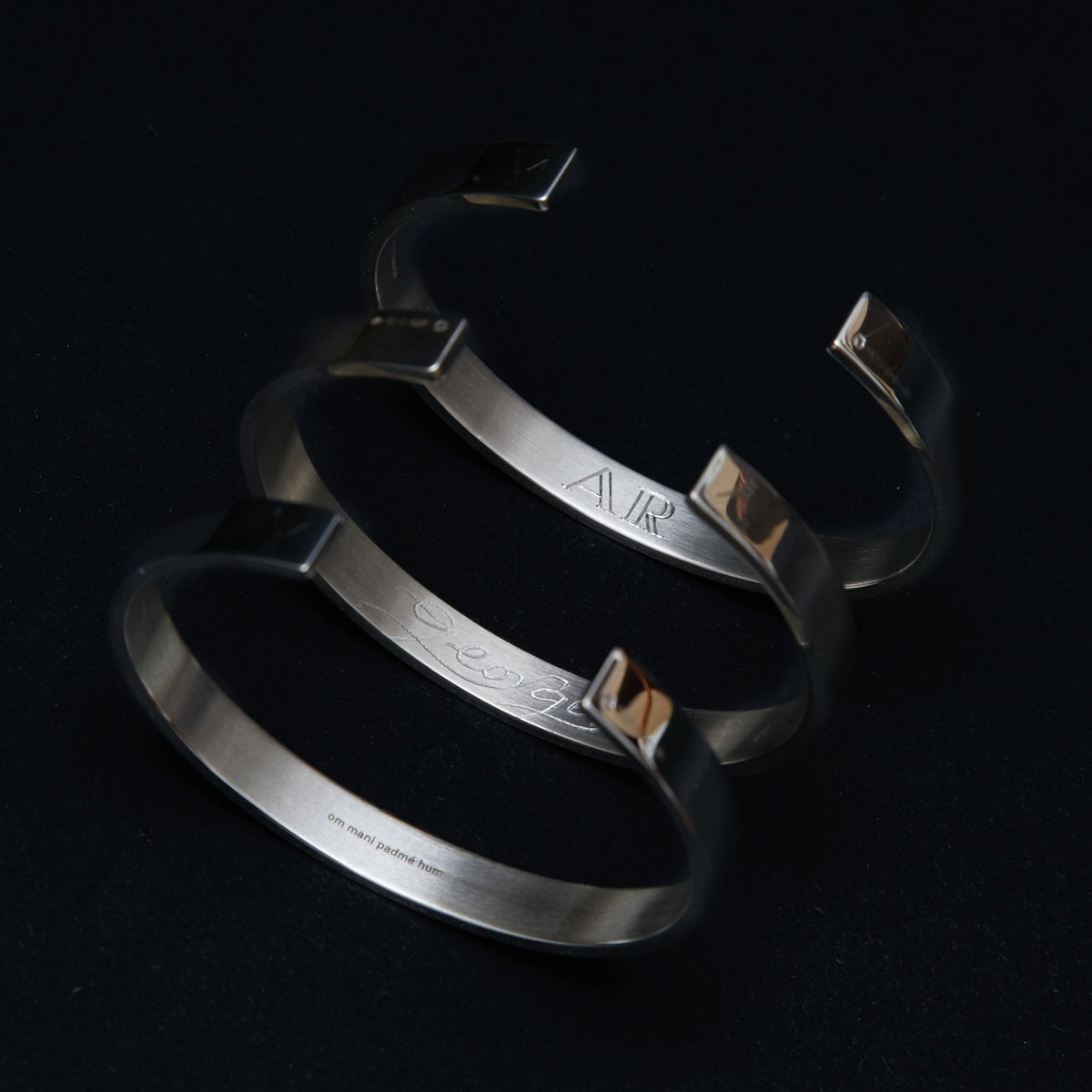 personalization: engraved calligraphy – le gramme